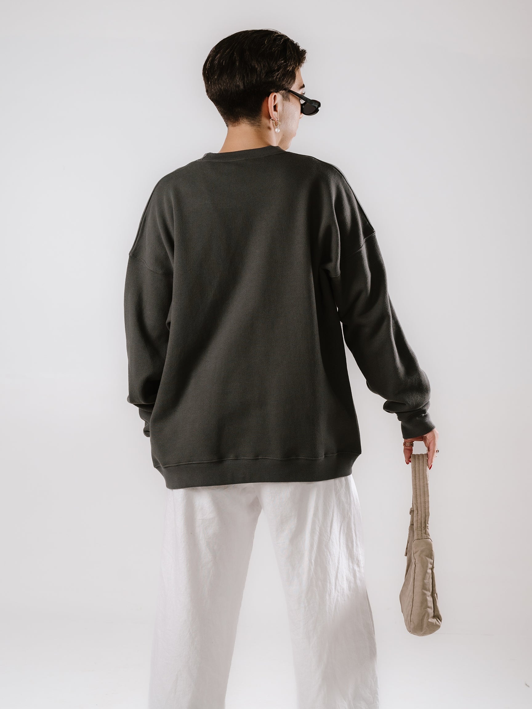 The Dreamer Bears Oversized Crewneck in Vintage Black – Subtle Dust