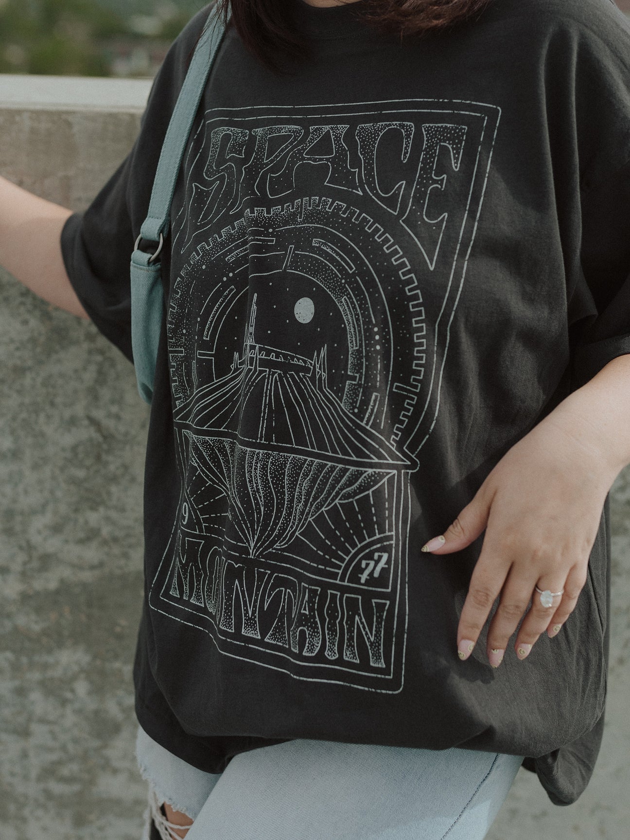 The Space Oversized Tee in Vintage Black – Subtle Dust